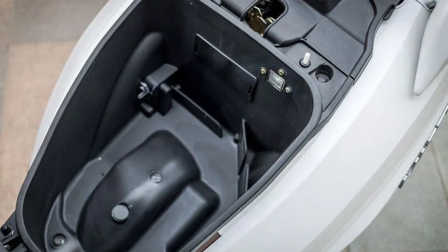 Hero Maestro Edge 125 Price in India 2025 | Images, Mileage, Specs