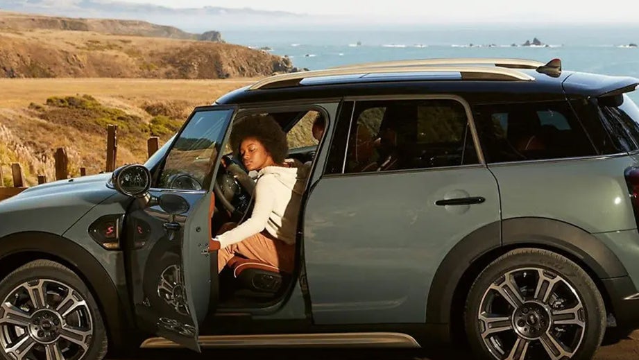 Mini Cooper Countryman Images – Interior & Exterior Photos
