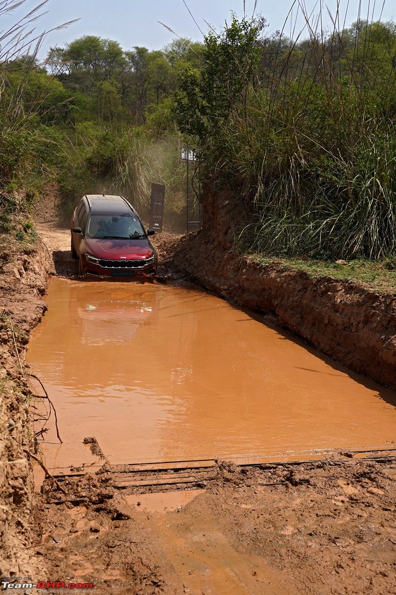 Jeep Meridian Images – Interior & Exterior Photos